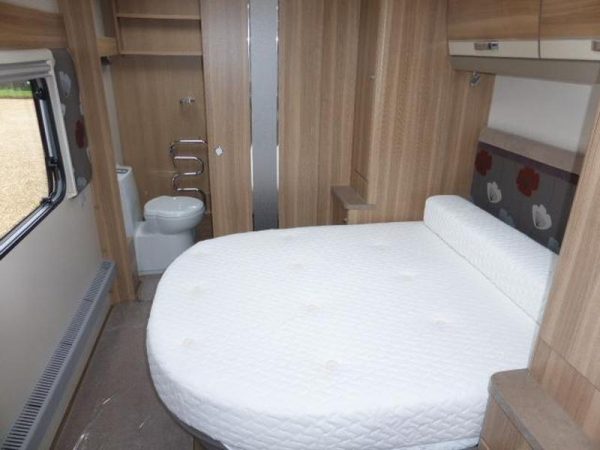 What Is A Transverse Bed In Caravana - Hanaposy